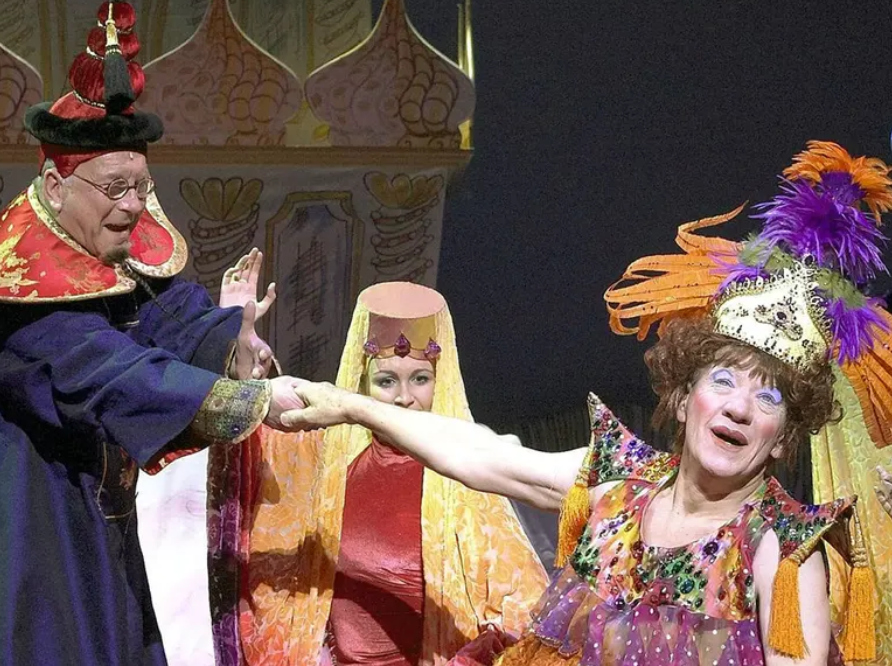 A theatre lover's guide to… pantomime | by Lyn Gardner on Stagedoor