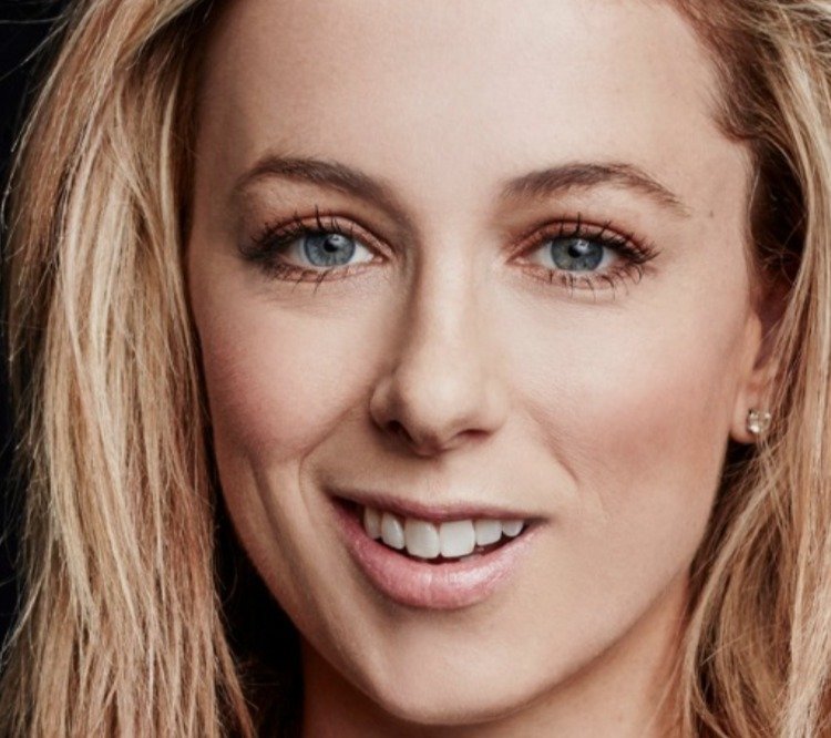 Iliza Shlesinger Beach